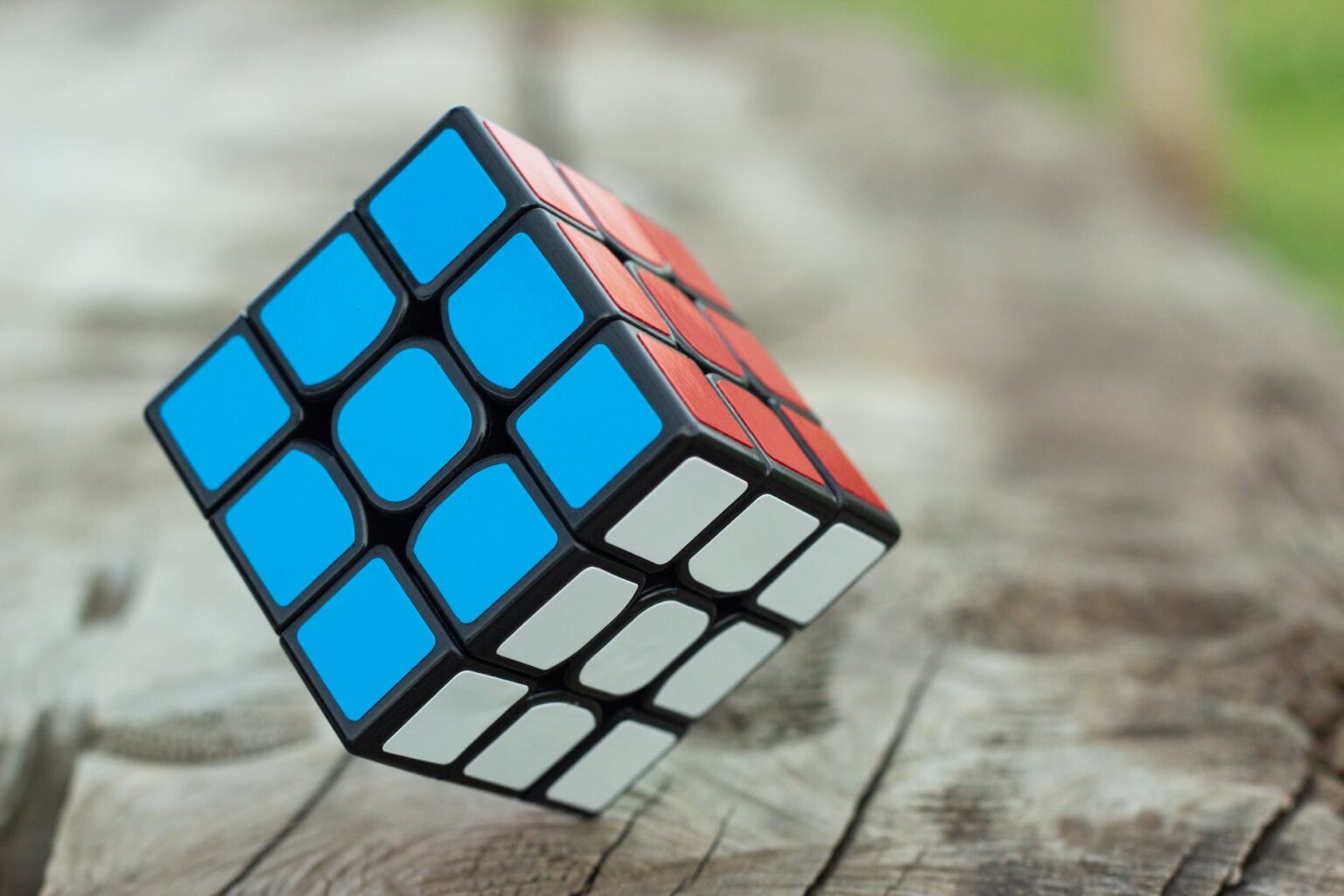 Le Rubik's cube : l'histoire, les techniques de résolution et l'impact ...